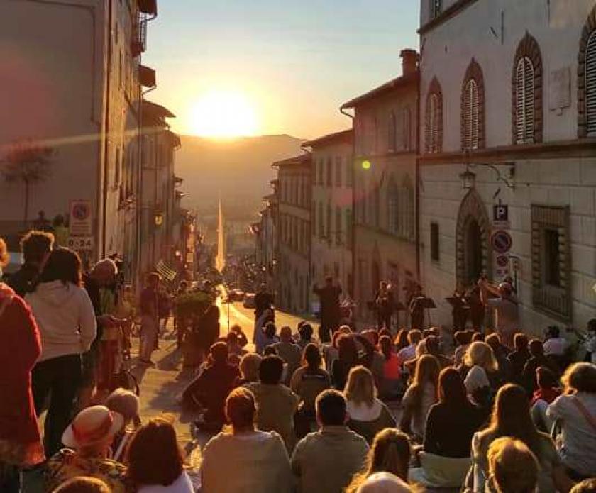 In decine ad Anghiari per l'alba più bella: il sole allineato con la ...