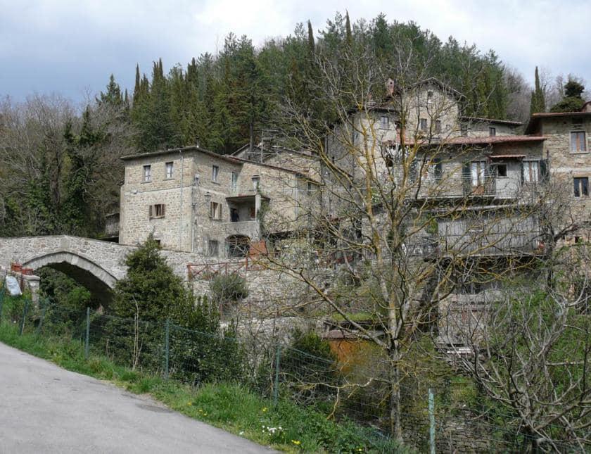 Anghiari, a Ponte alla Piera una camminata nei castagneti: tra storia e ...