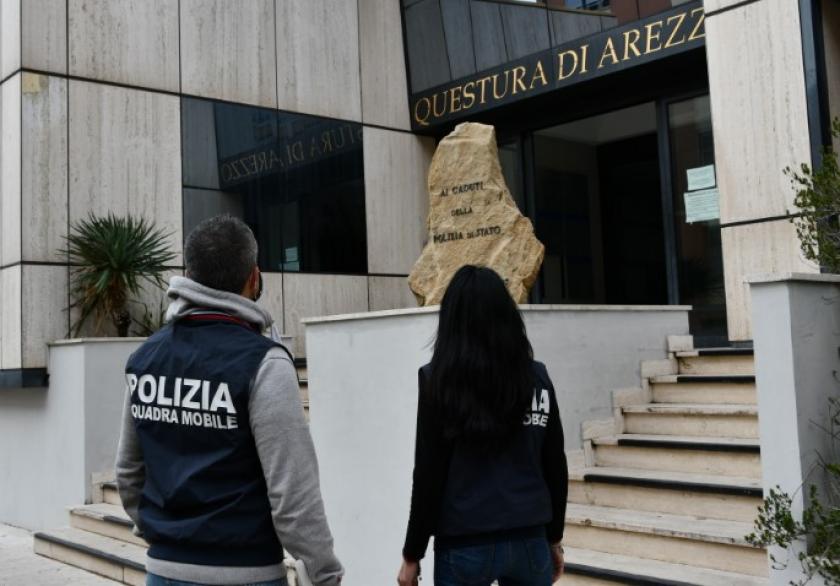 Bastonate e martellate contro il fratello, poi lo deruba: arrestato ad ...
